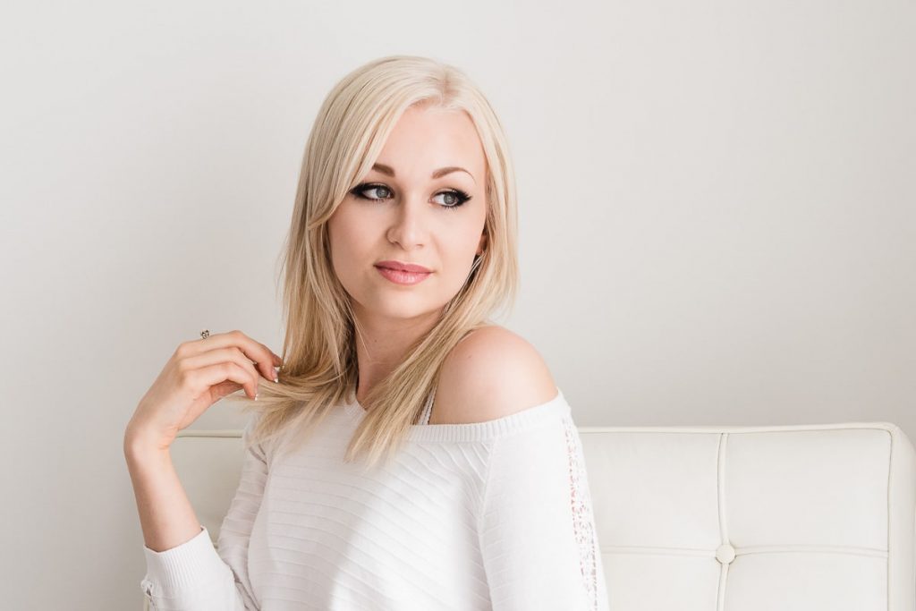 5 ways to avoid shadows in indoor photography (walls and backdrops)