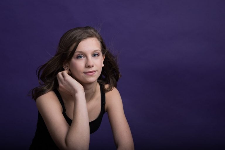 7 photography backdrop materials for portraits (plus pro tips)