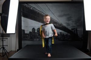7 photography backdrop materials for portraits (plus pro tips)