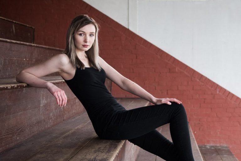 Sitting poses for photoshoot for female subjects (pro tips)