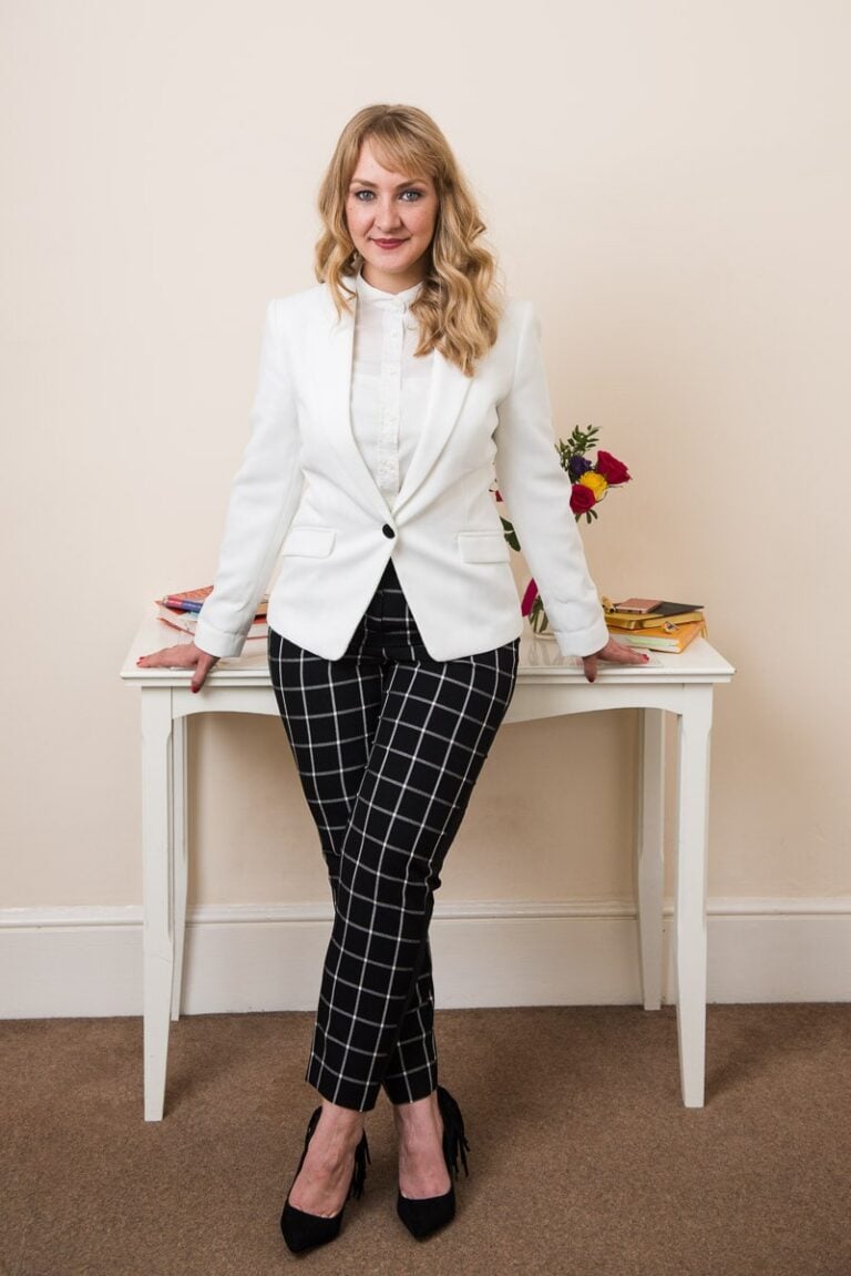 Basic poses for photography (a portrait photographer's guide)