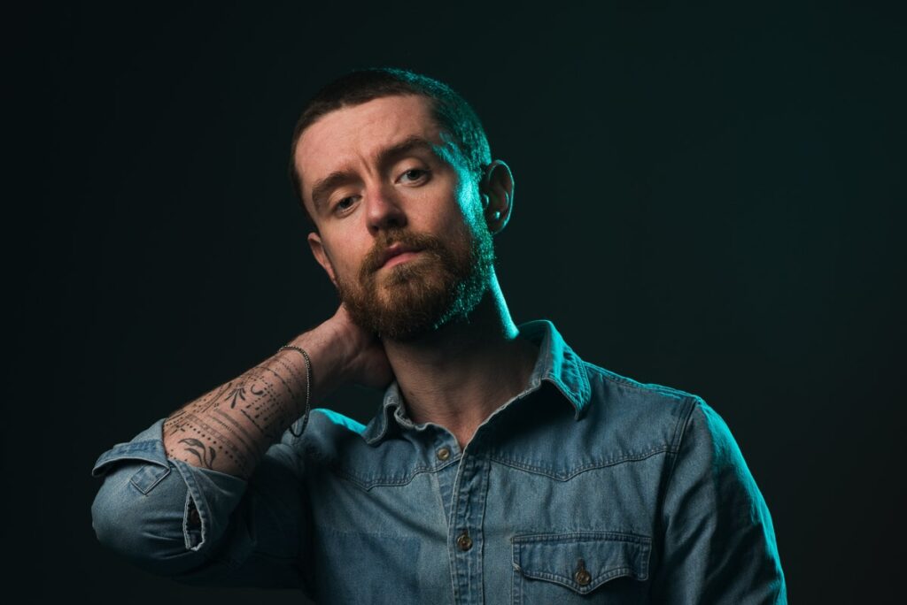 Basic poses for photography (a portrait photographer's guide)