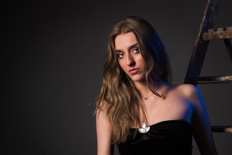 Basic poses for photography (a portrait photographer's guide)