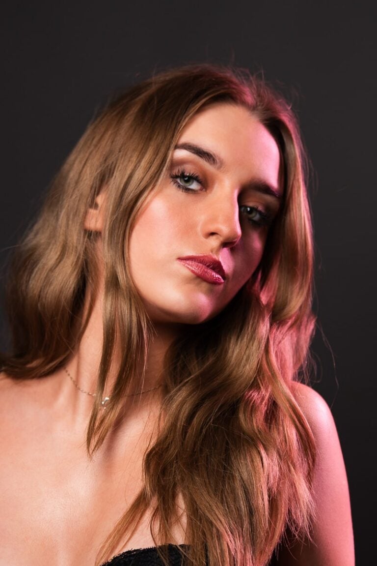 Basic poses for photography (a portrait photographer's guide)