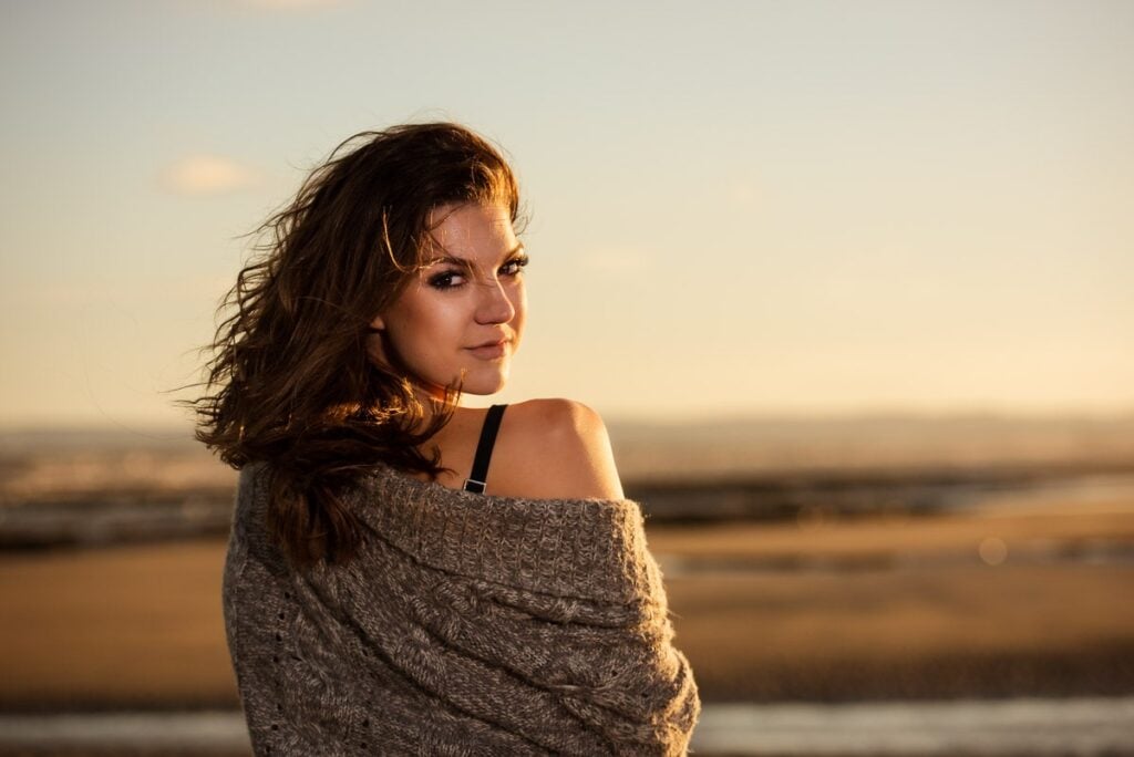 Rim light photography (stunning lighting technique for dramatic photos)