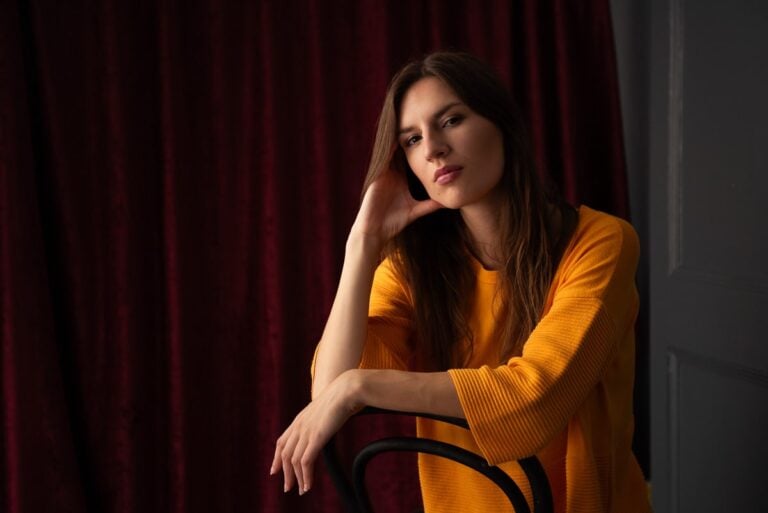 Flash vs continuous light photography (which is better for portraits?)