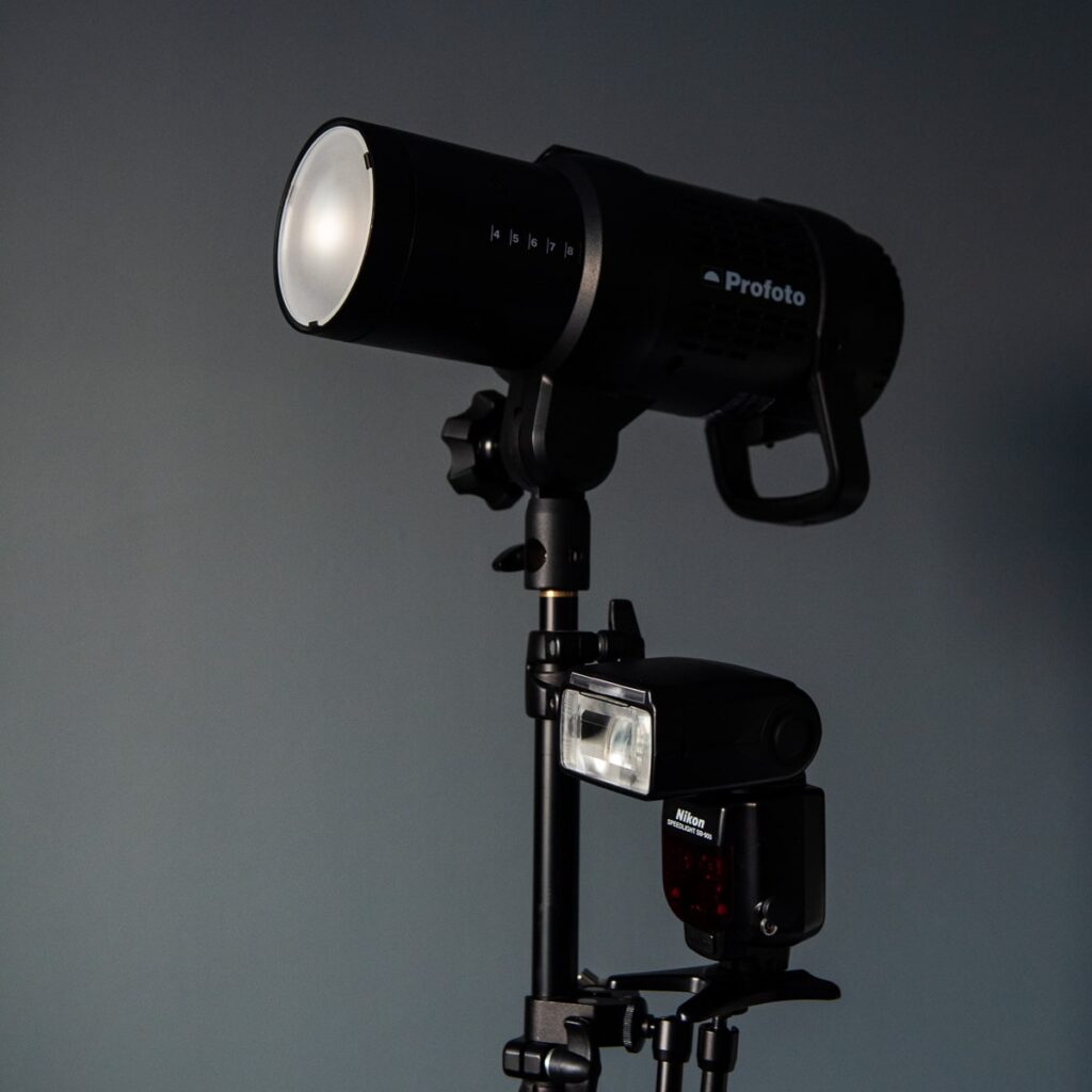 Flash vs continuous light photography (which is better for portraits?)