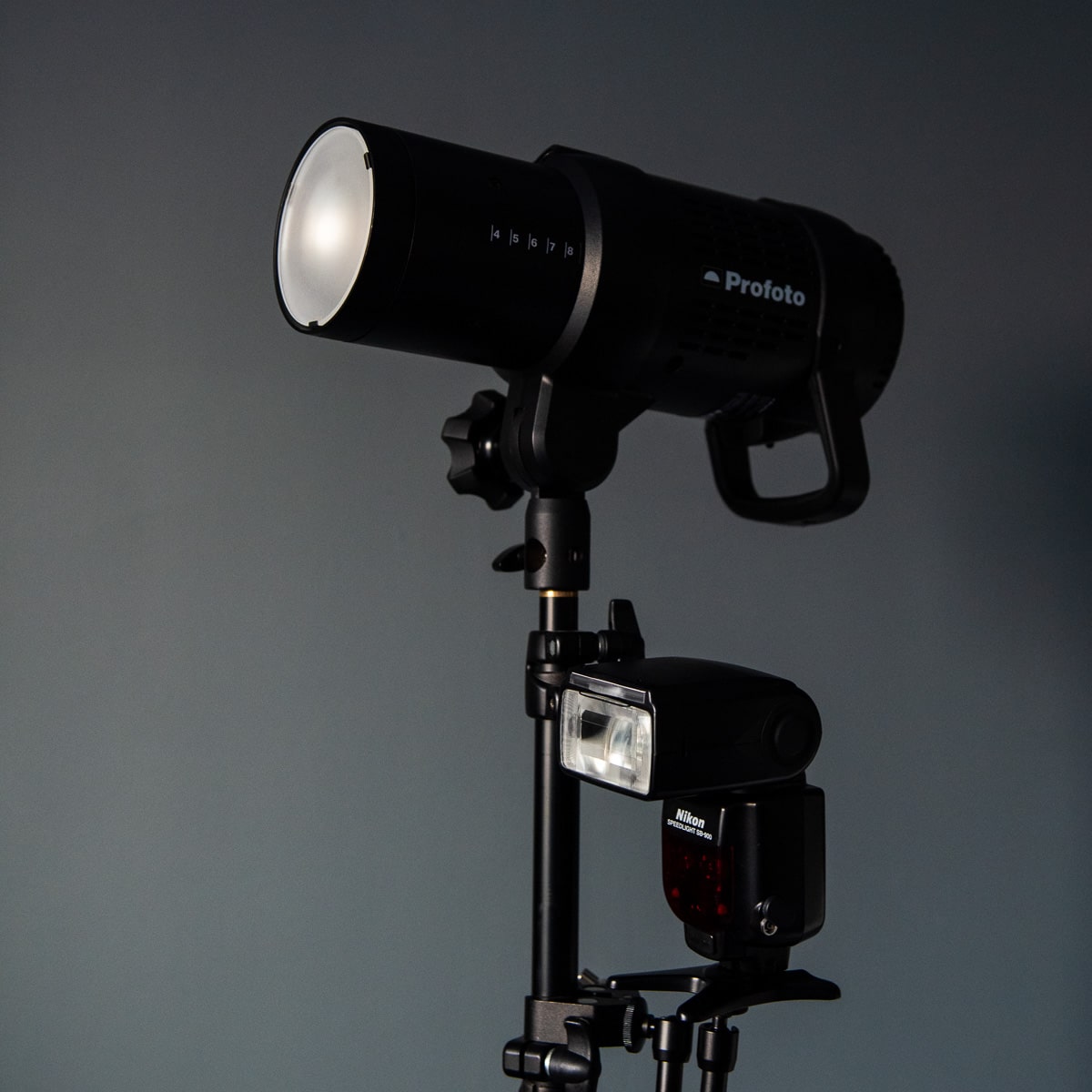 Flash vs continuous light photography (which is better for portraits?)