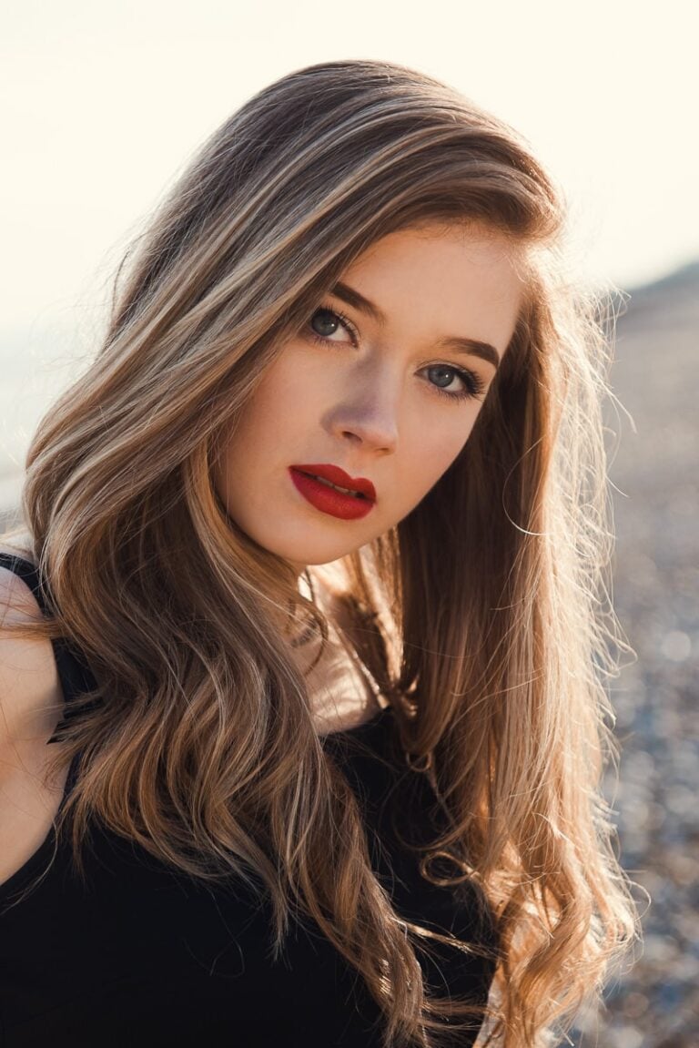 What is reflected light in photography (tips for better portraits)