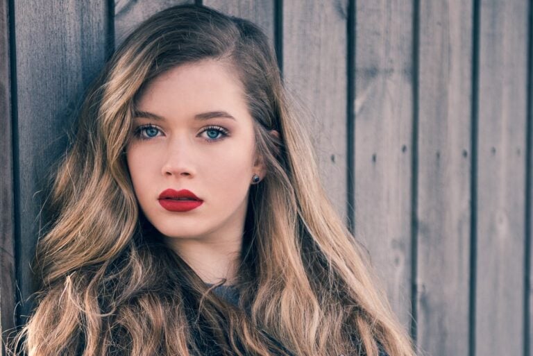 What is fill light in portrait photography (and how to use it)