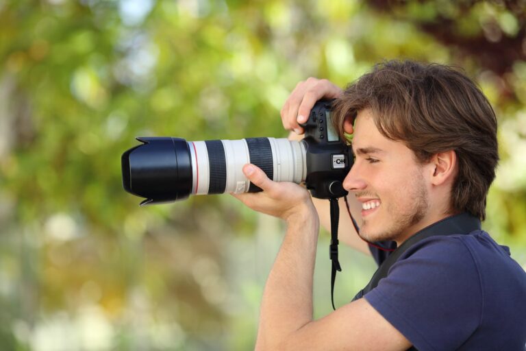 How to hold a camera correctly for sharp photos (avoid camera shake)