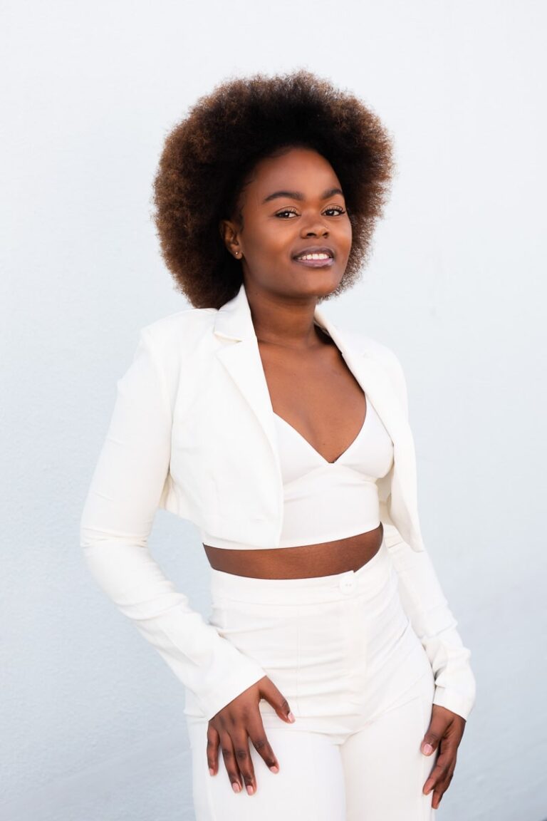 How to use tonal contrast in photography (set the mood in portraits)