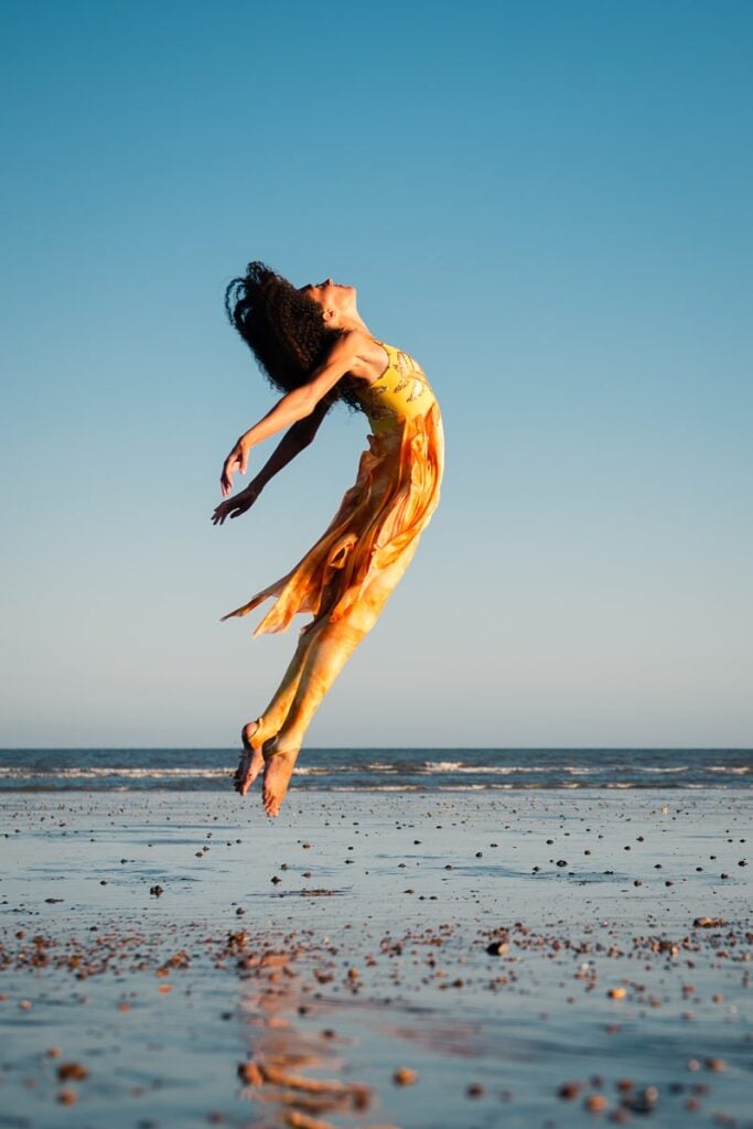 How to use burst mode (3 creative photography techniques)