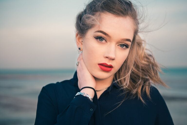 Flat light photography: how, when and why use it for portrait lighting